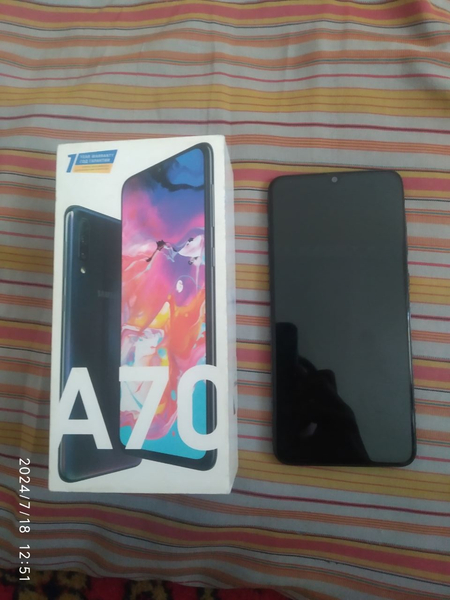 Telefon sotiladi