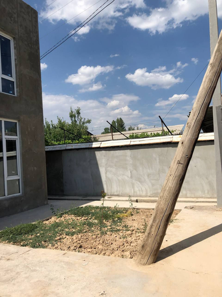 Кибрай центрда уй сотилади