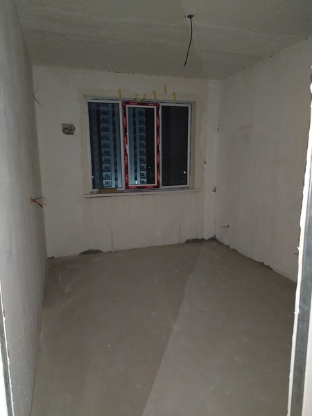 Chirchiq Dom sotiladi 2-mikrarayonda   1-Xona  8-etaj 28000 $ srochna