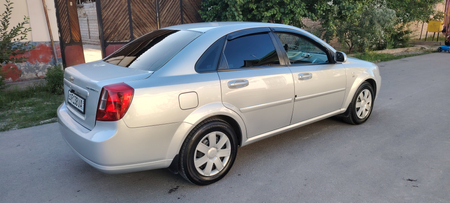 Lasetti ( Lacetti) 1.8     urilmagan. Rangi kulrang (stalnoy) Bo'yoq (