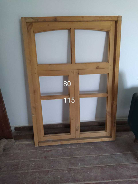 Eshik va rom sotiladi