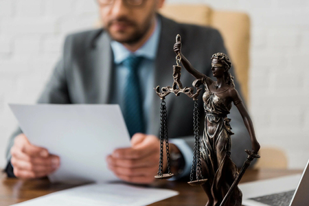 Professional va tajribali yurist | Yuridik xizmat va sudlarda himoya