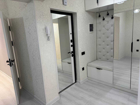 ПРОДАЕТСЯ Ойбек,   3х-ком. с ЕВРО Ремонтом