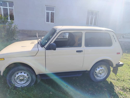 Niva 4x4 1981 yaxshi holatda