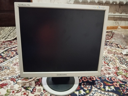 Kompyuter sotiladi. Ishlashi idial, xolati zur. Narxi 800 000 so'm.
