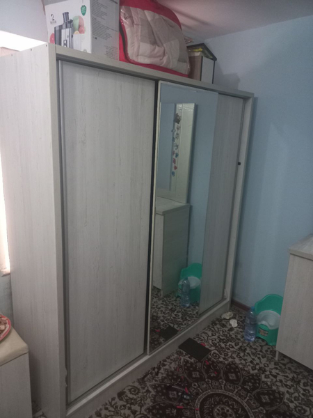 Komplekt mebel xolati rasmdegi zo\\\'r