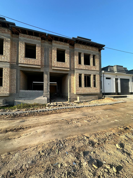 NEW ARBAT кафеси рупарасида 2,5 сот 7 хона коробка