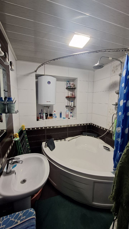 Юнус Абад чинобад
Чинобад 2/2/4 чинабод
50м2 + 10м2 кладовая 
Кирпич
К