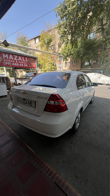 Nexia 3 avtomat sotiladi