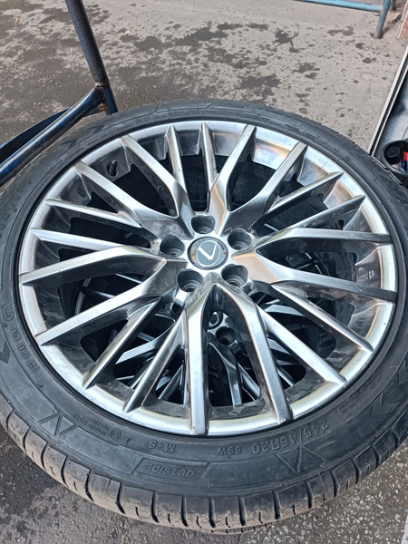 Lexus R 20 diska balon kaptiva ecunox va bowqa mowinalagayam tuwadi