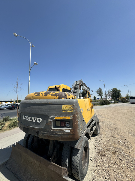 Volvo 130 в хорошем состоянии самсунг эксковатор насия савдо