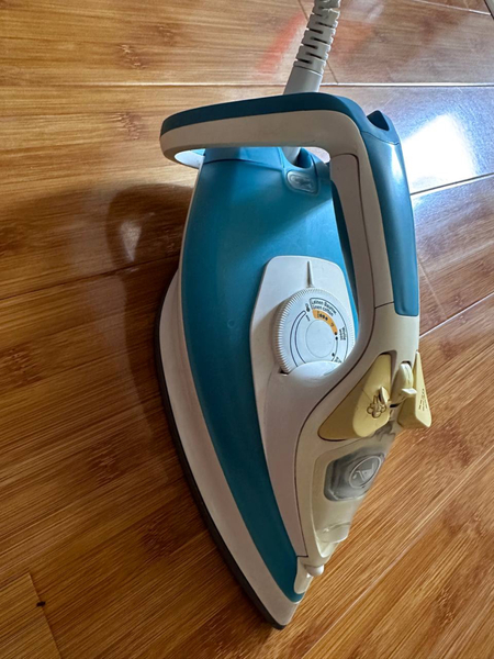 Утюг………..tefal..