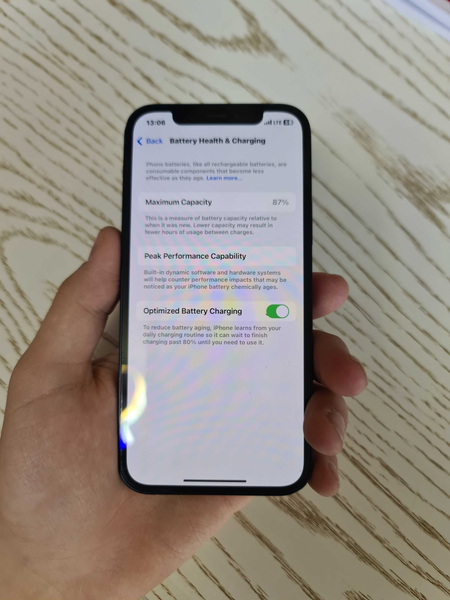 Iphone 12 xotirasi 64 gb yomkisti 87%