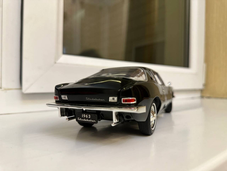 Studbaker avanti 1:18