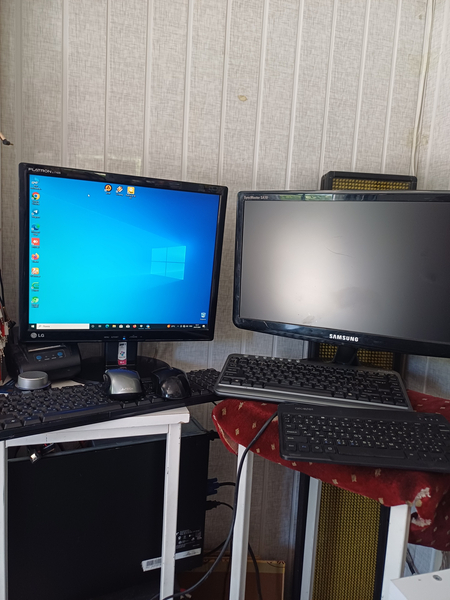 Kapyuter stolni sotiladi iktta monitor 1 ta acer presser 1 terbytli