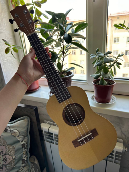 укулеле(мини гитара)