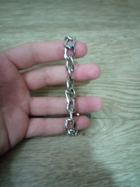 Продаются часы наручные кварцевые
