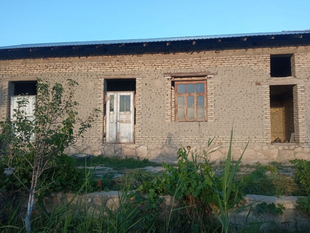 Yuqori yobidan uy sotiladi