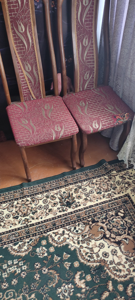Срочно продам стулья и стол