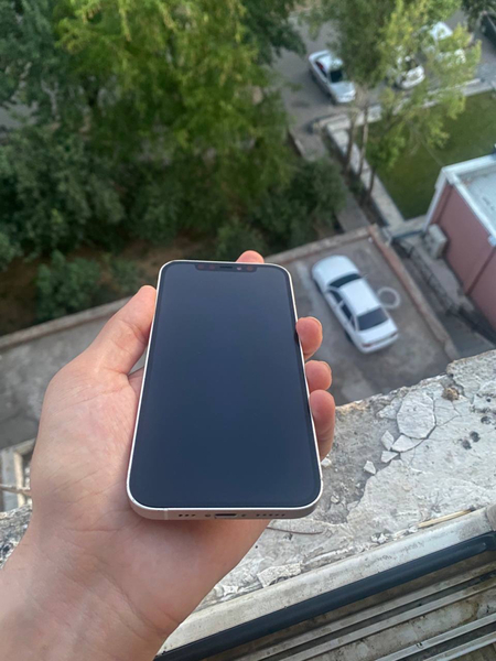 IPHONE 12 white 64 gb. yomkst 74