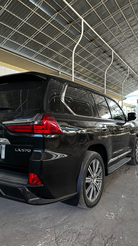 Lexsus 570 supersport
