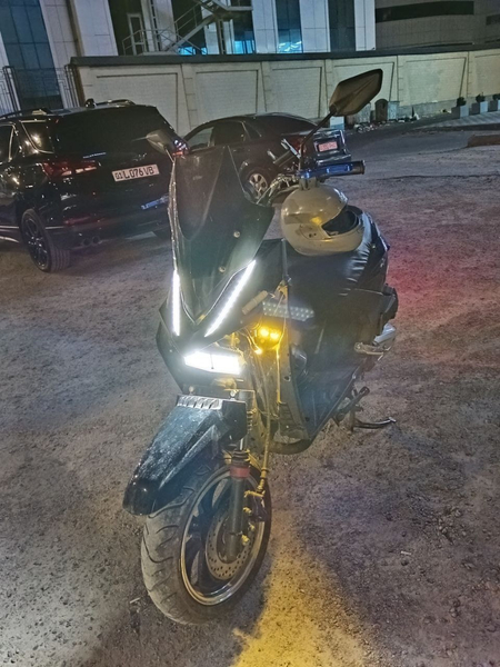 Skuter. Moto .Moped