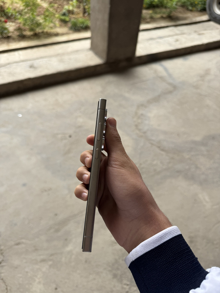 Samsung Galaxy S24 Ultra 12/256GB Titan kar dak bor sotiladi