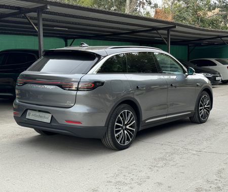 Leapmotor c11 Premium 510км. Белый салон. Почти новая.