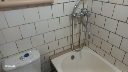 1 xonali uy San\\\'at instituti va lakamativ parki yonida.