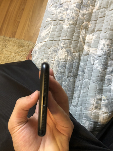 Iphone SE состояние хорошое царапин нет