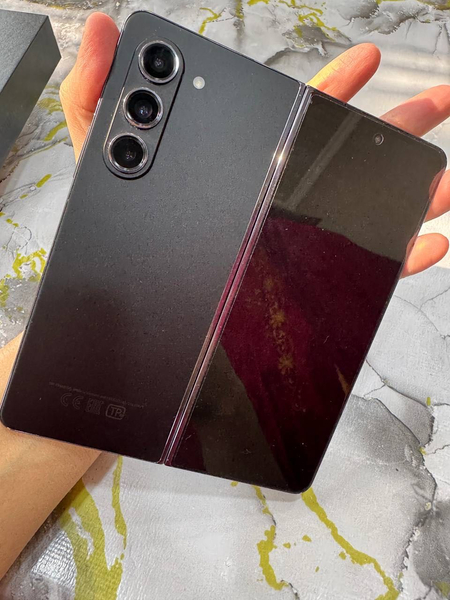 Продам Samsung Galaxy Z Fold 5 12/256 black в хорошем состоянии