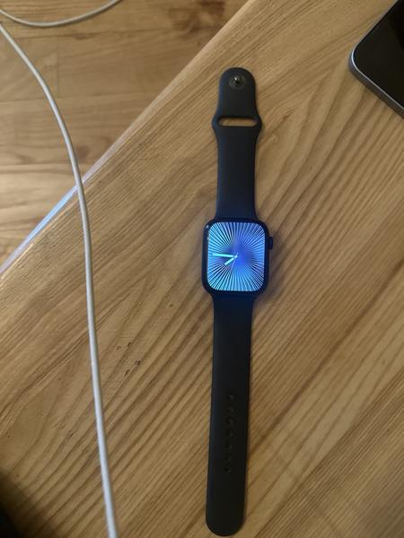 Продам Apple Watch 7 45мм