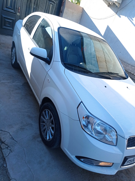 Nexia 3 satiladi