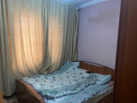 Мирабадский р-н. 3-х комн кВ. 77-я серия. Кирпичный дом.