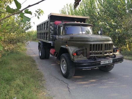 Зил 131 сотилади