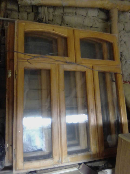 Eshik rom sotiladi