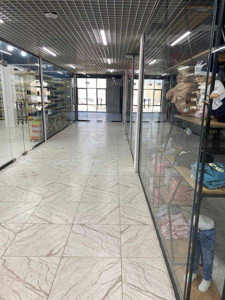 СРОЧНО продаётся магазины в ТРЦ EVROPLAZA от 22 кв.м цена 1300 за кв.м