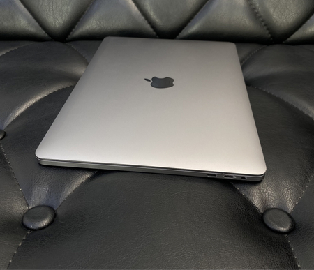 Apple MacBook Pro 2018 года в идеальном состоянии