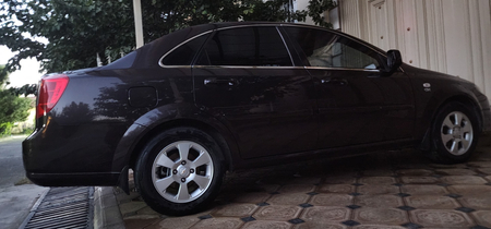 Chevrolet Gentra (choco)