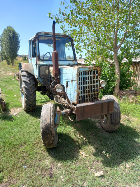 Belarus MTZ 80 traktori sotiladi