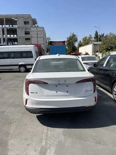 Hongqi EQM-5 Bolib tolashga beriladi pas % da