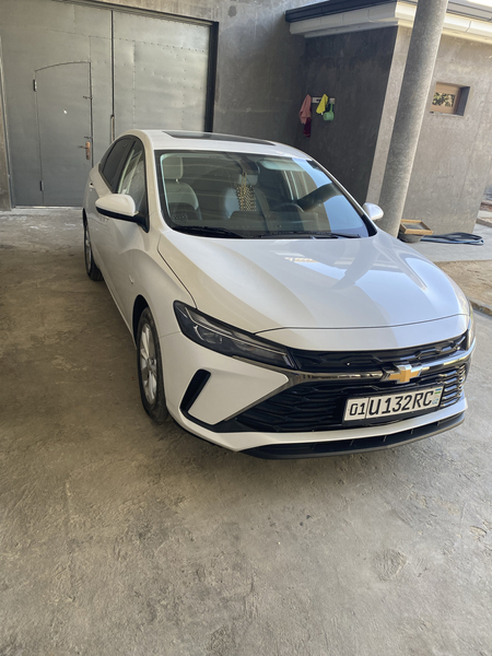 Продается Chevrolet Monza цвета жемчуг в хорошем состоянии