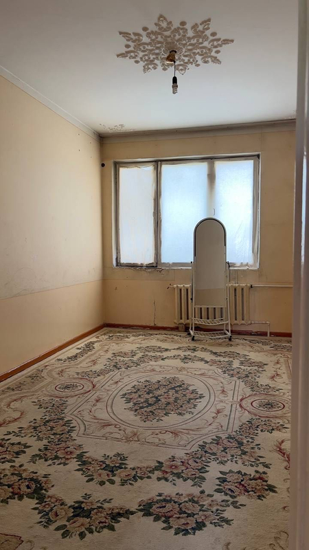 Срочно продаётся квартира без ремонта !