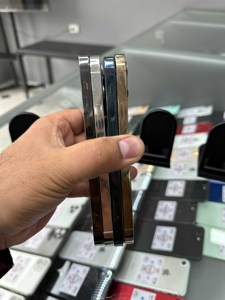 Продам iPhone 12 Pro 256GB в отличном состоянии