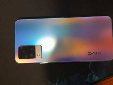 Продаётся телефон Vivo v21 8+4/128