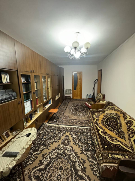 2в3/2/2 Академгородок кирпичный дом.