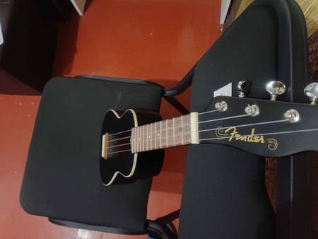 FENDER Ukulele VENICE Black Soprano
