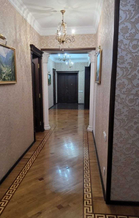 (К128970) Продается 5-ти комнатная квартира в Мирабадском районе.