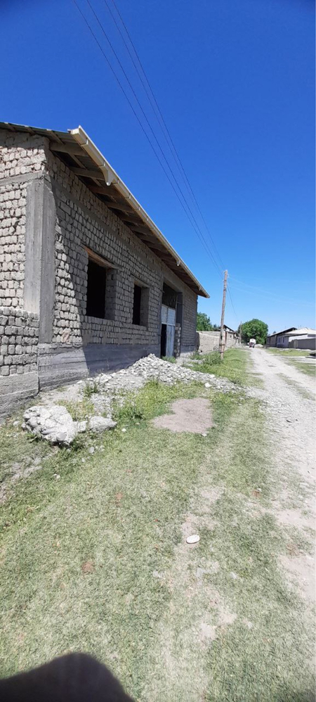 Jomboy markazidan 32 sotiq hovli sotiladi