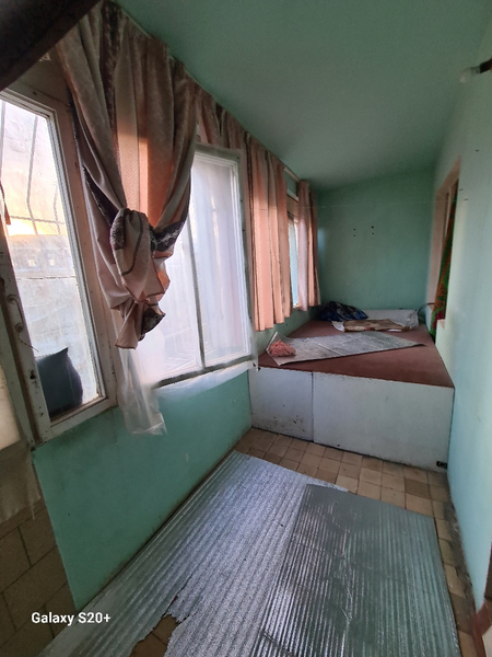 Тезда 2хонали 1-этажда жойлашган квартира сотаман. 65м². Шарк бозорча